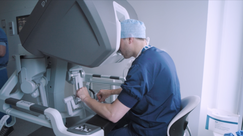 Wereldprimeur: eerste autotransplantatie met da Vinci SP robot